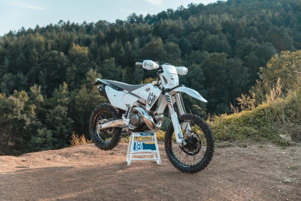 Husqvarna actualiza su gama de modelos Pro de enduro para 2025 ...